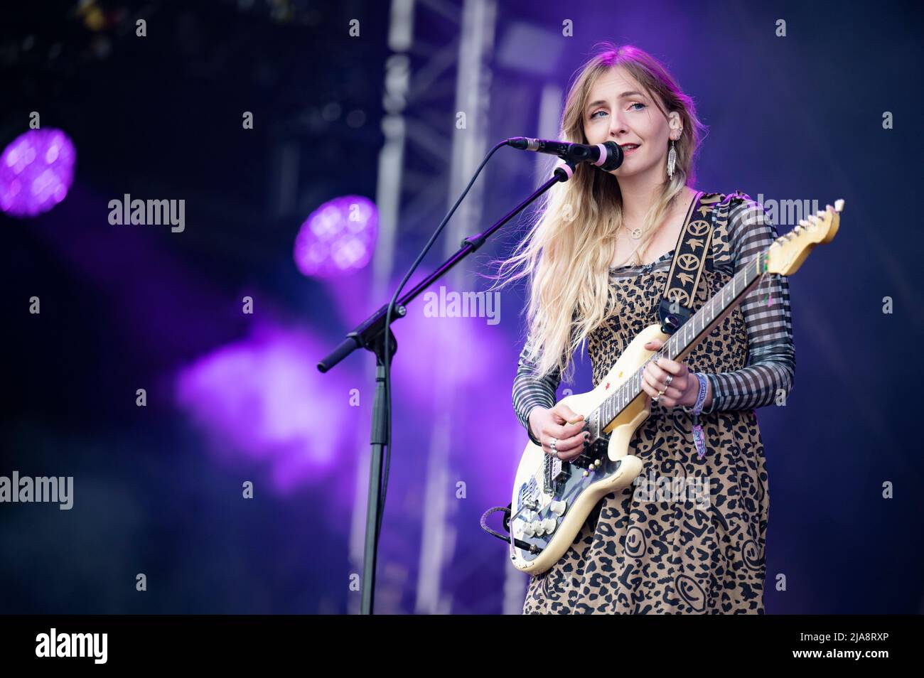 Wet leg band hi-res stock photography and images - Alamy