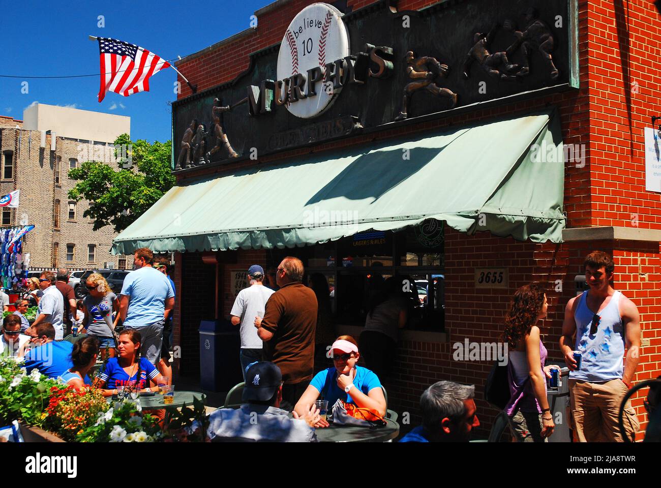 Chicago cubs fans celebration hi-res stock photography and images - Alamy