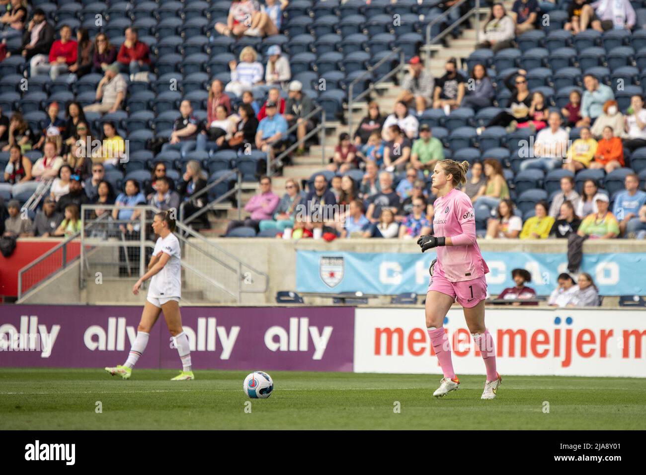 Bella Bixby (1 Portland Thorns FC) in action during the football match ...