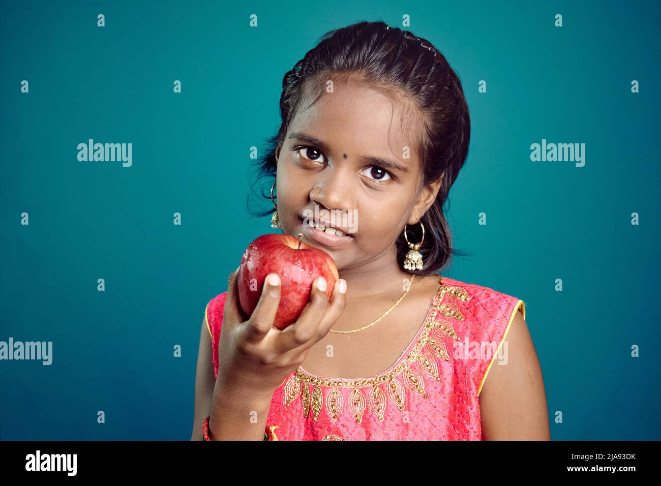 Beauty teen girl posing hi-res stock photography and images - Alamy