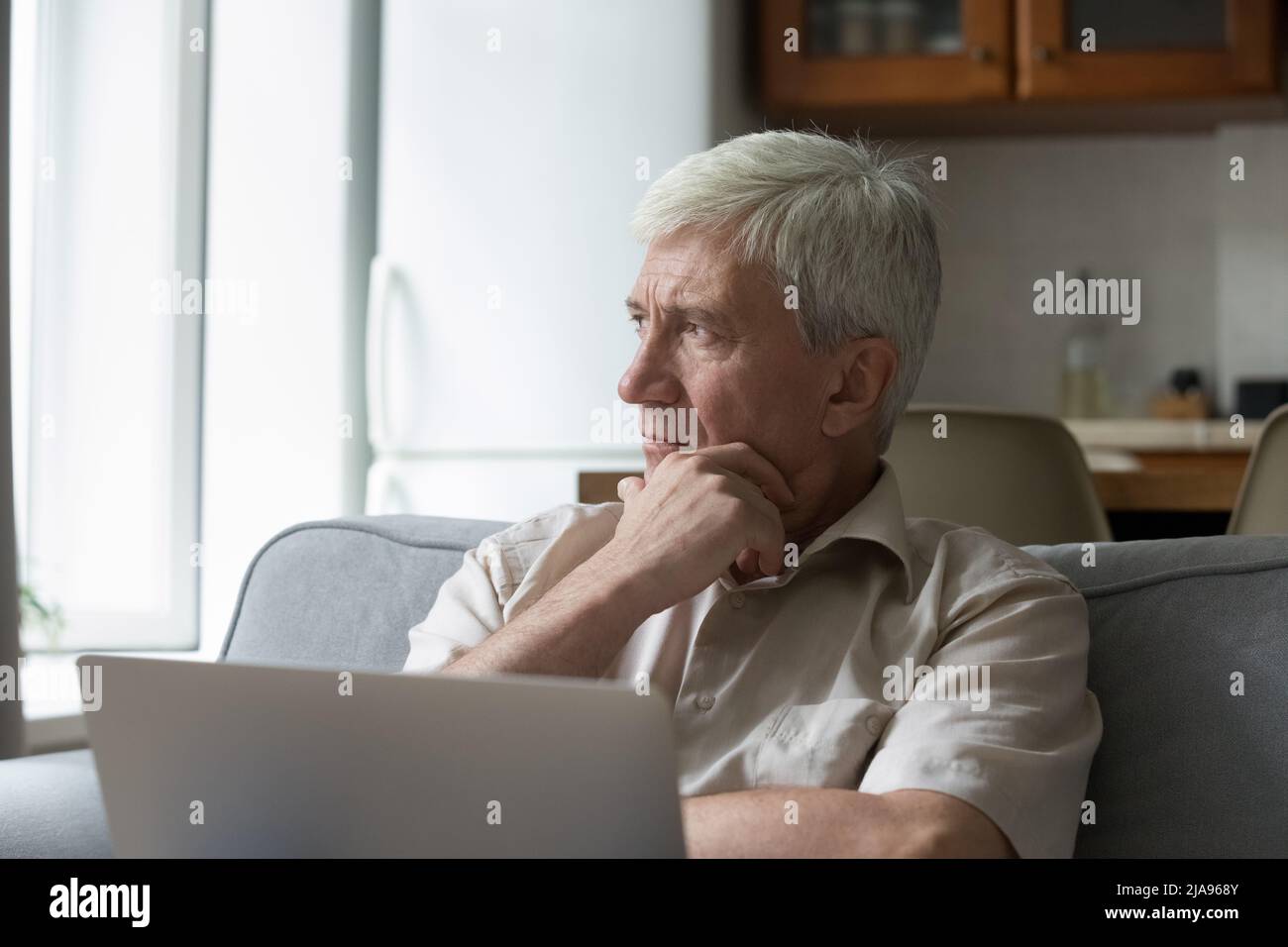 Old man confused computer hi-res stock photography and images - Alamy