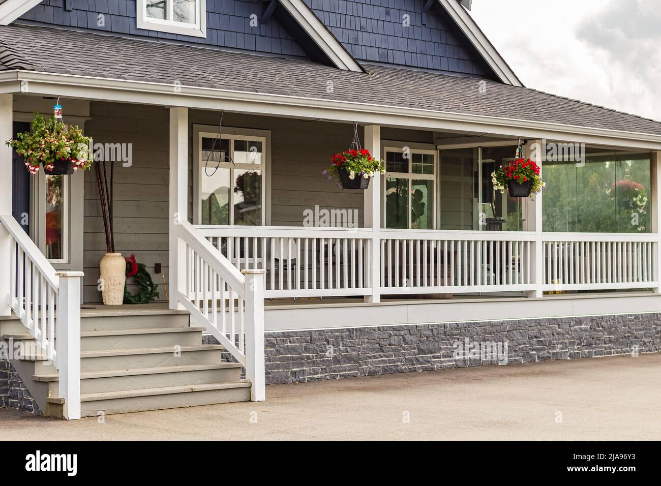 America house white railings hi-res stock photography and images - Alamy