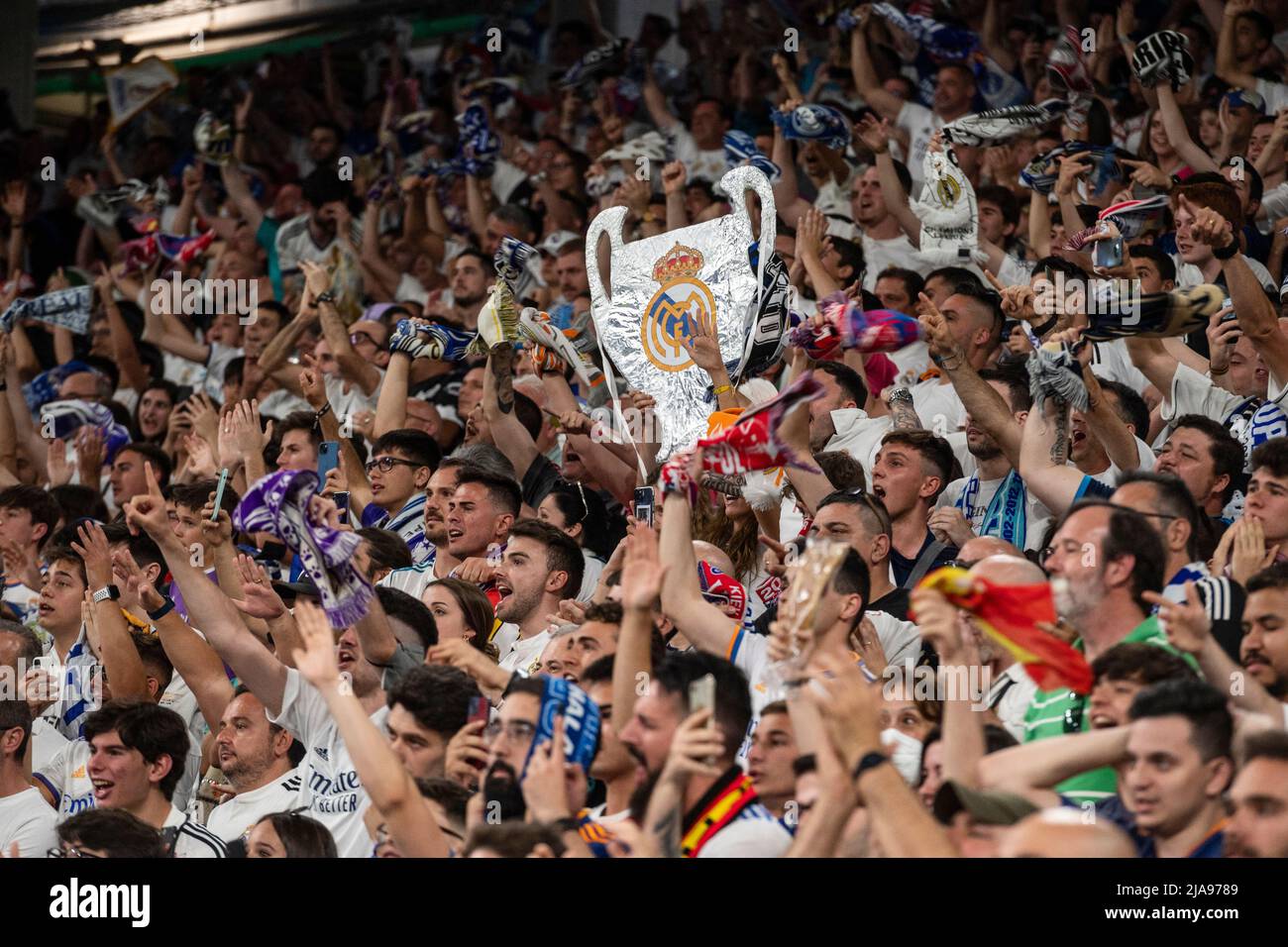 Stade santiago bernabeu supporter hi-res stock photography and images ...