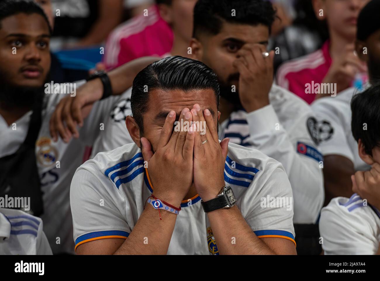 Stade santiago bernabeu supporter hi-res stock photography and images ...