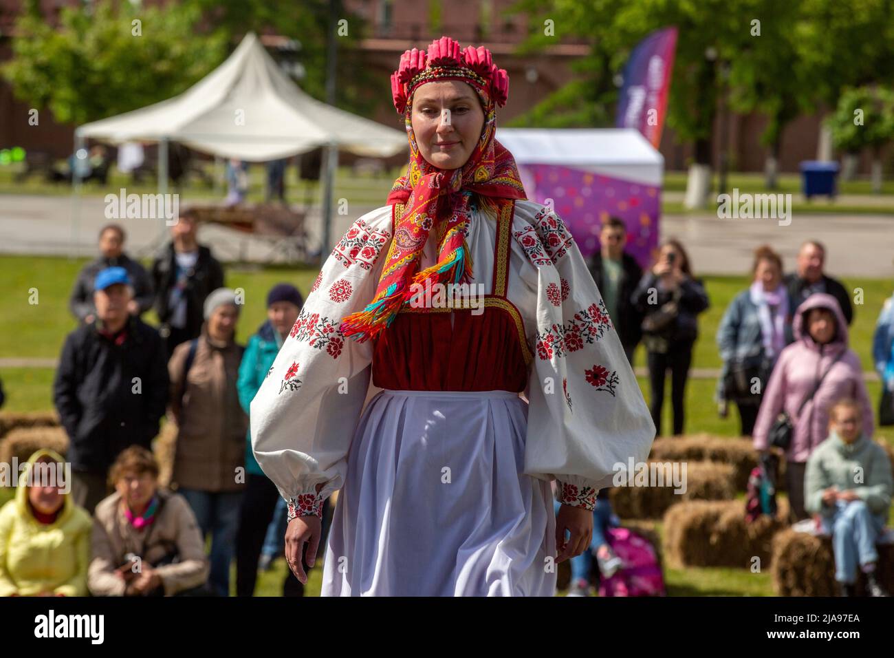 Tula, Russia. 28th May, 2022. Girls in traditional Russian folk ...