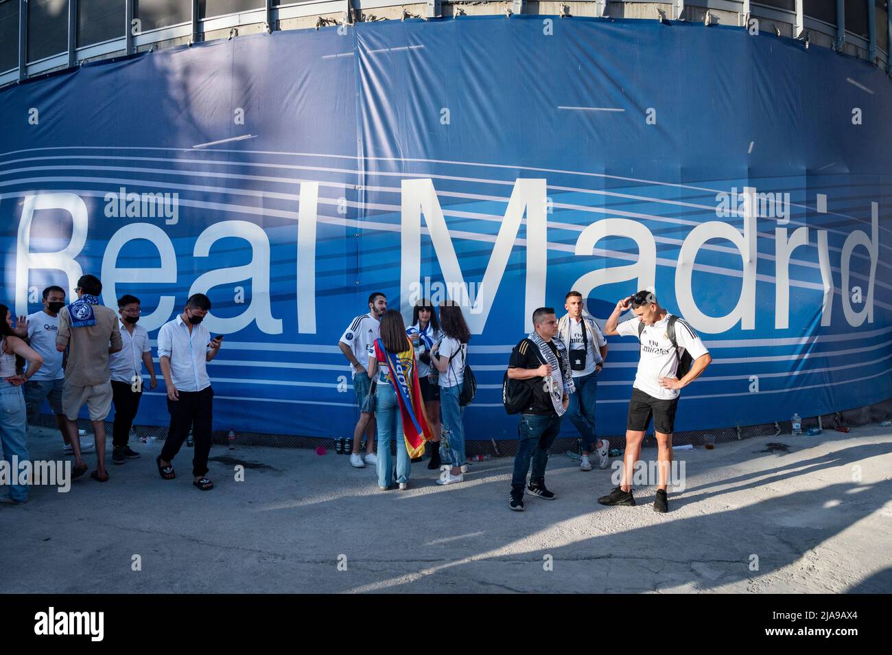 Stade santiago bernabeu supporter hi-res stock photography and images ...