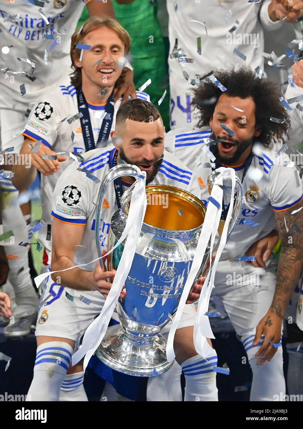 Real Madrid's Karim Benzema celebrating with trophy after UEFA ...