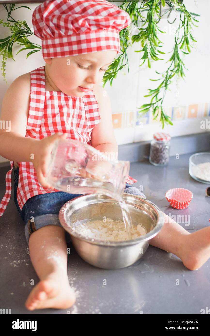 Baby with chef hat hi-res stock photography and images - Alamy