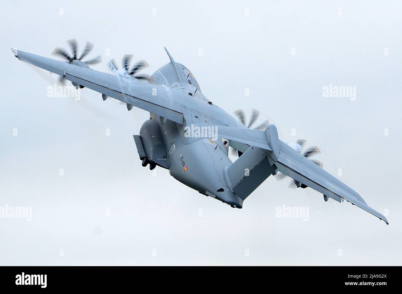 Raf airbus a400m parachute hi-res stock photography and images - Alamy
