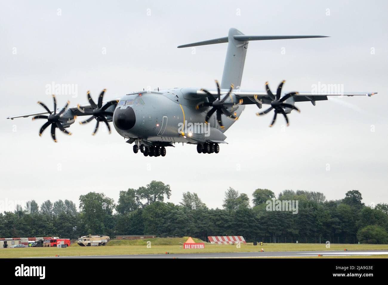Military parachute landing hi-res stock photography and images - Alamy