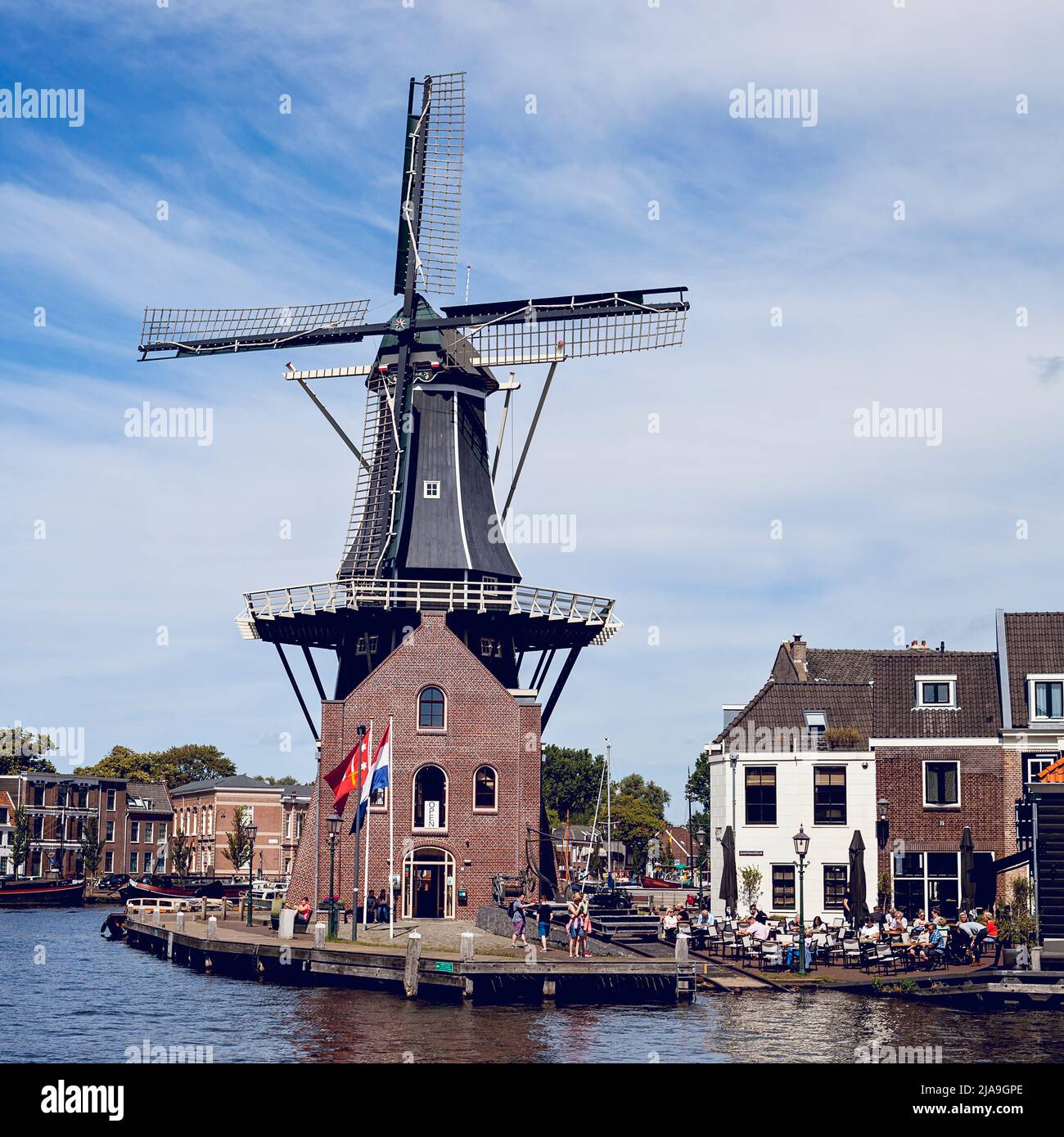River boats windmill hi-res stock photography and images - Alamy