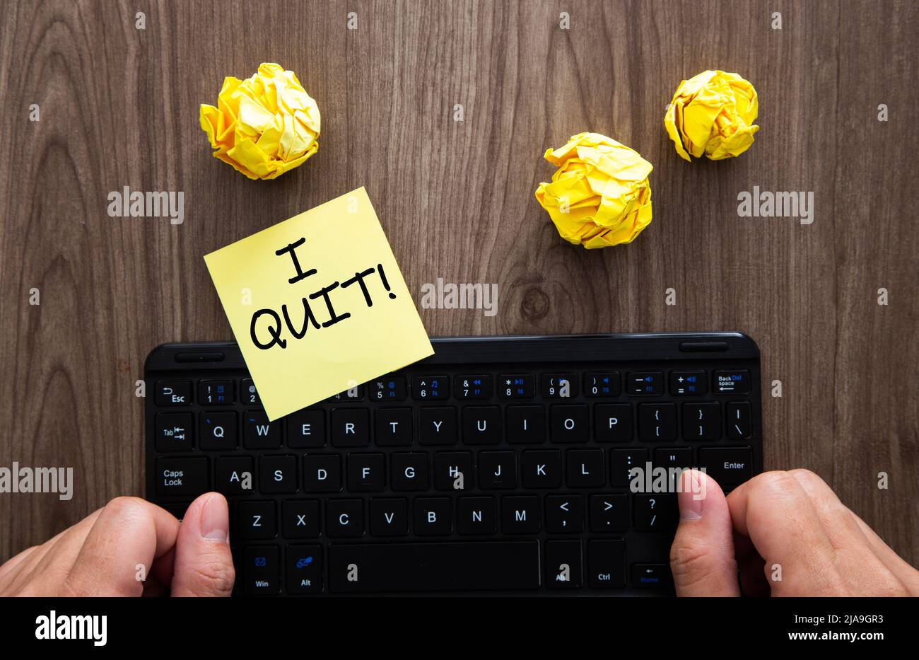 Note on a keyboard with the text I QUIT. Resignation concept Stock ...