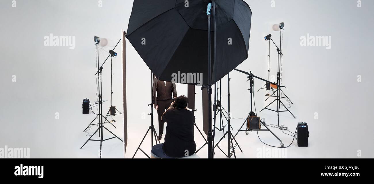 Camera news crew set up hi-res stock photography and images - Alamy