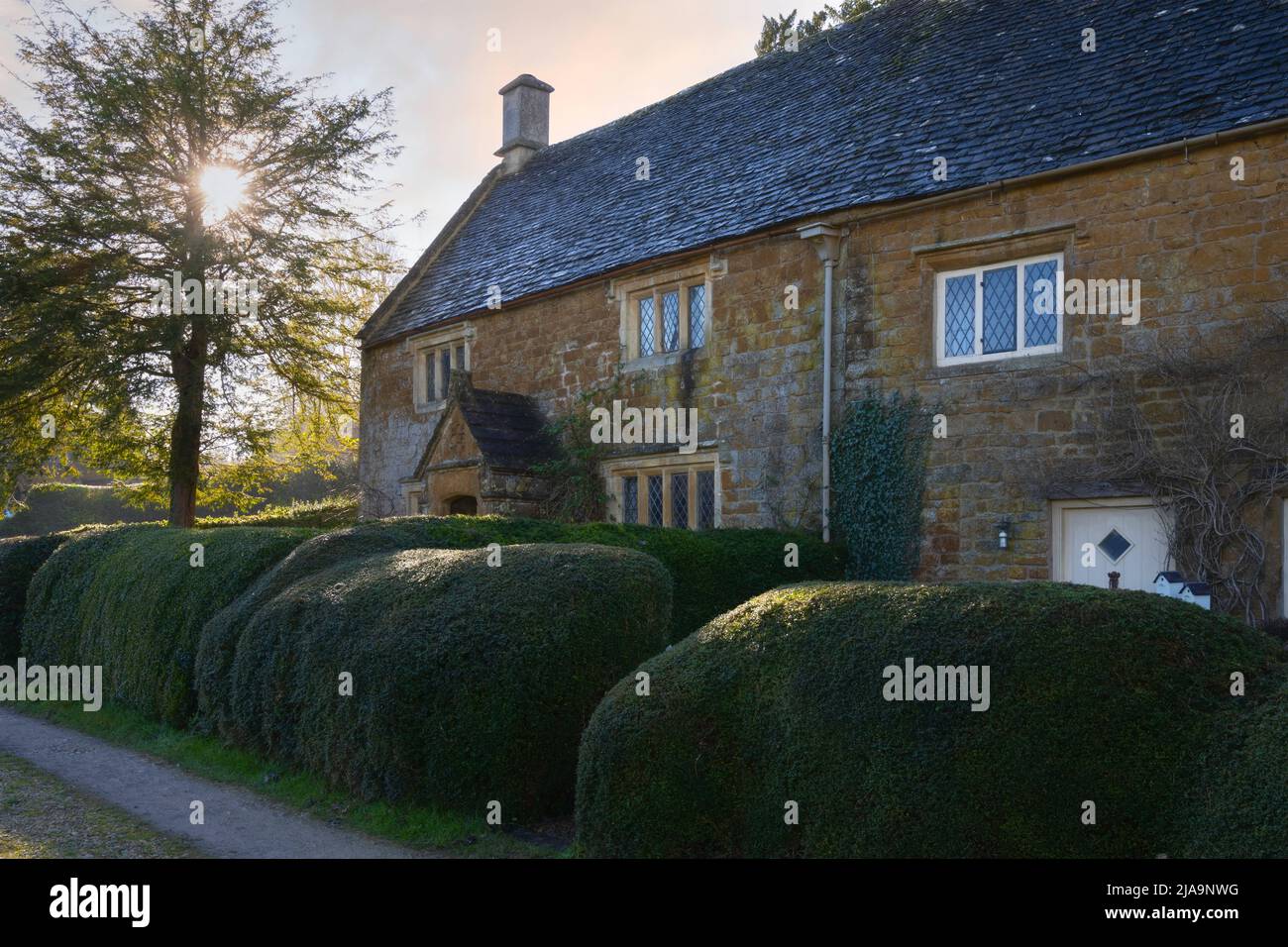 Cotswold cottage at Great Tew, Oxfordshire, England Stock Photo - Alamy