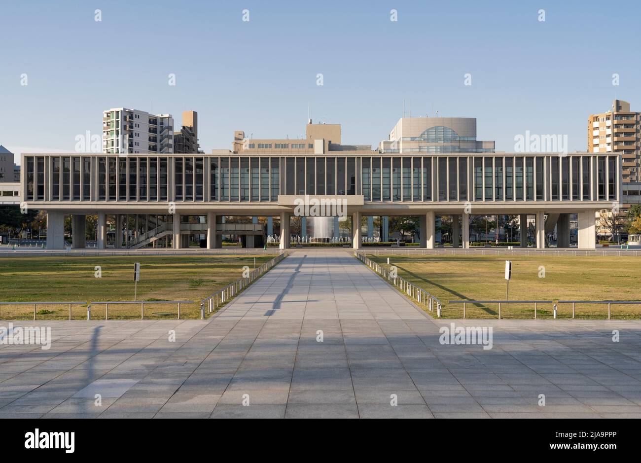 hiroshima-peace-memorial-museum-exterior-peace-memorial-park