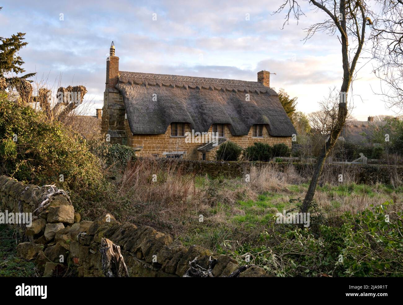 Thatched, Cotswold cottage at Ilmington, Warwickshire, England Stock ...