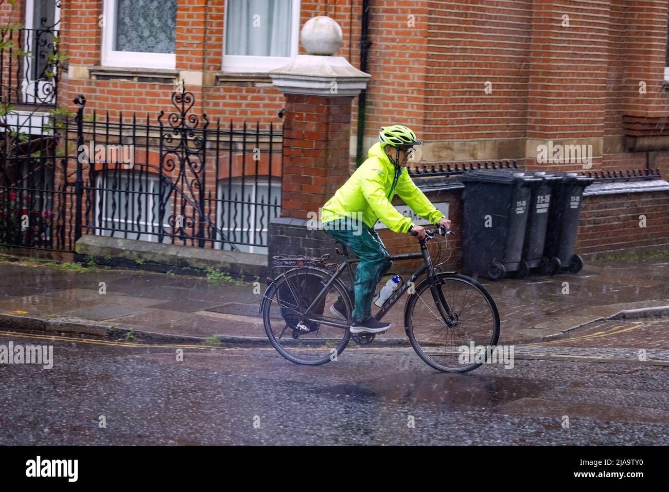 Shower of rain catching people out as weather turned mixed again in May ...