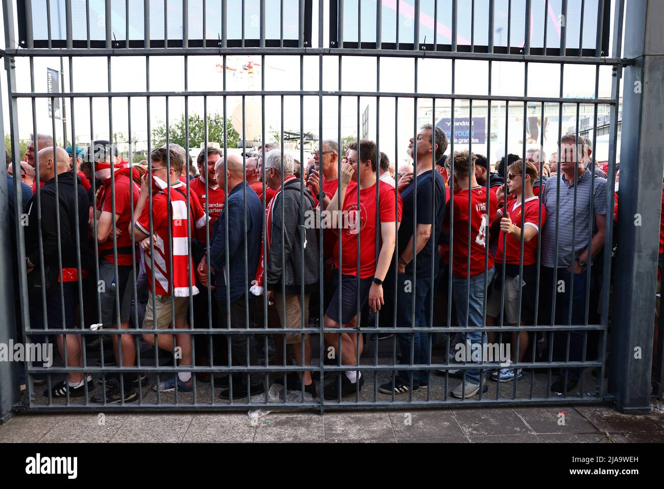 Champions league final fans paris hi-res stock photography and images ...
