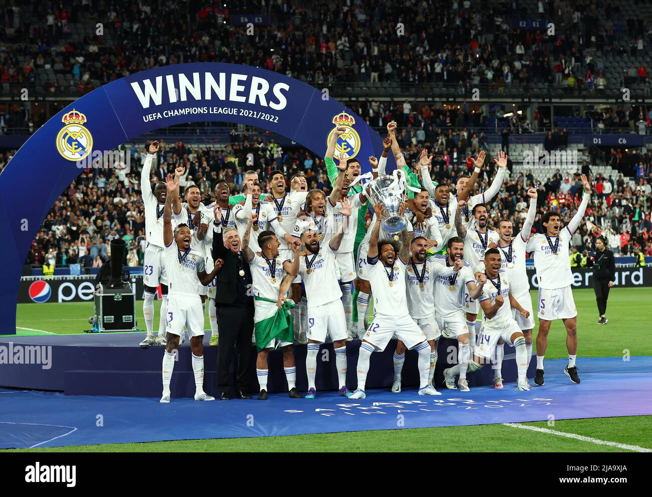 Real madrid celebrate 2022 hi-res stock photography and images - Alamy