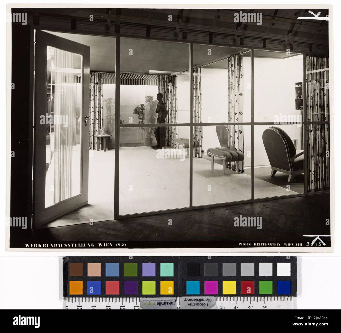 Beauty salon in the exhibition "Austrian Werkbund 1930" (design: Eduard ...