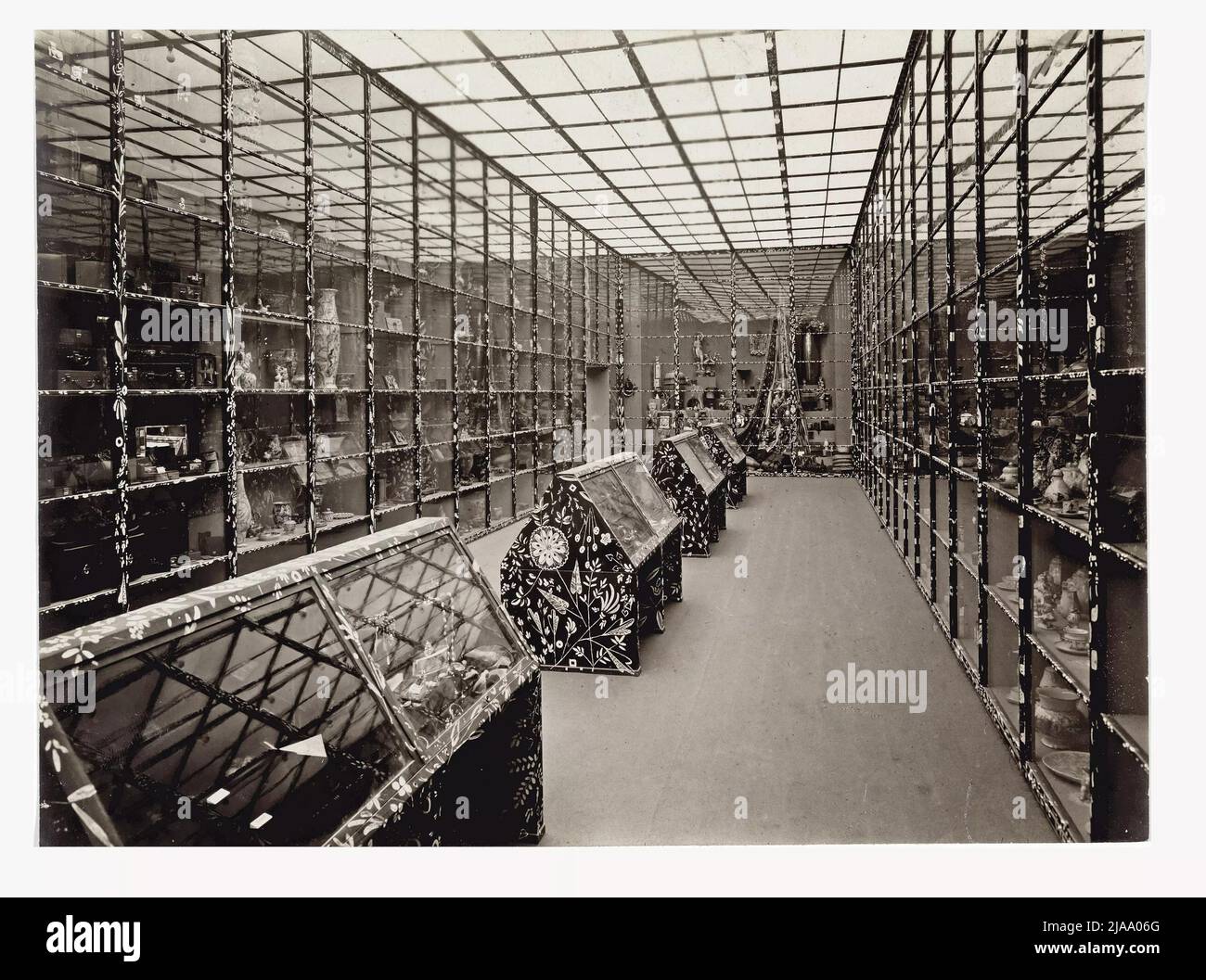 Large gallery space of the Austrian Werkbund at the Paris arts and ...