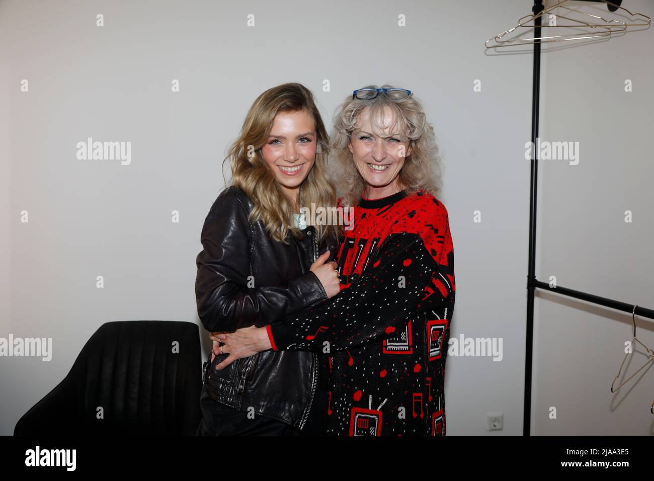 Marie Wegener mit Mutter Corinna bei einem Live Auftritt im Messepark ...