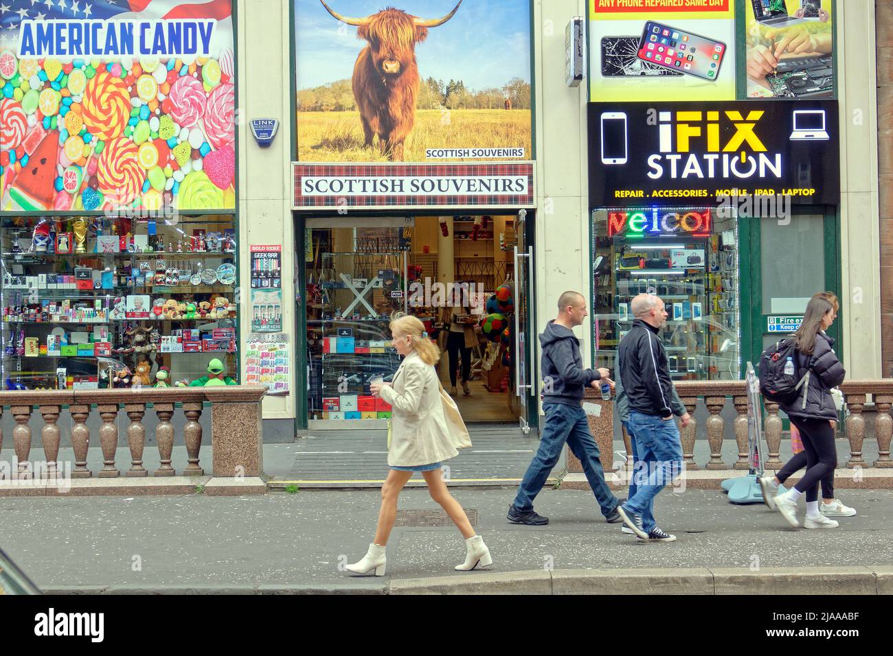 Glasgow, Scotland, UK May 29th 2022. UK Weather: : Warm and sunny in ...
