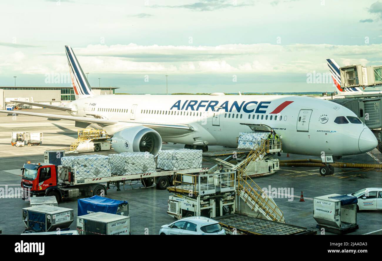 Air France aircraft,,Airbus A319-111 airliner airplane behind the ...