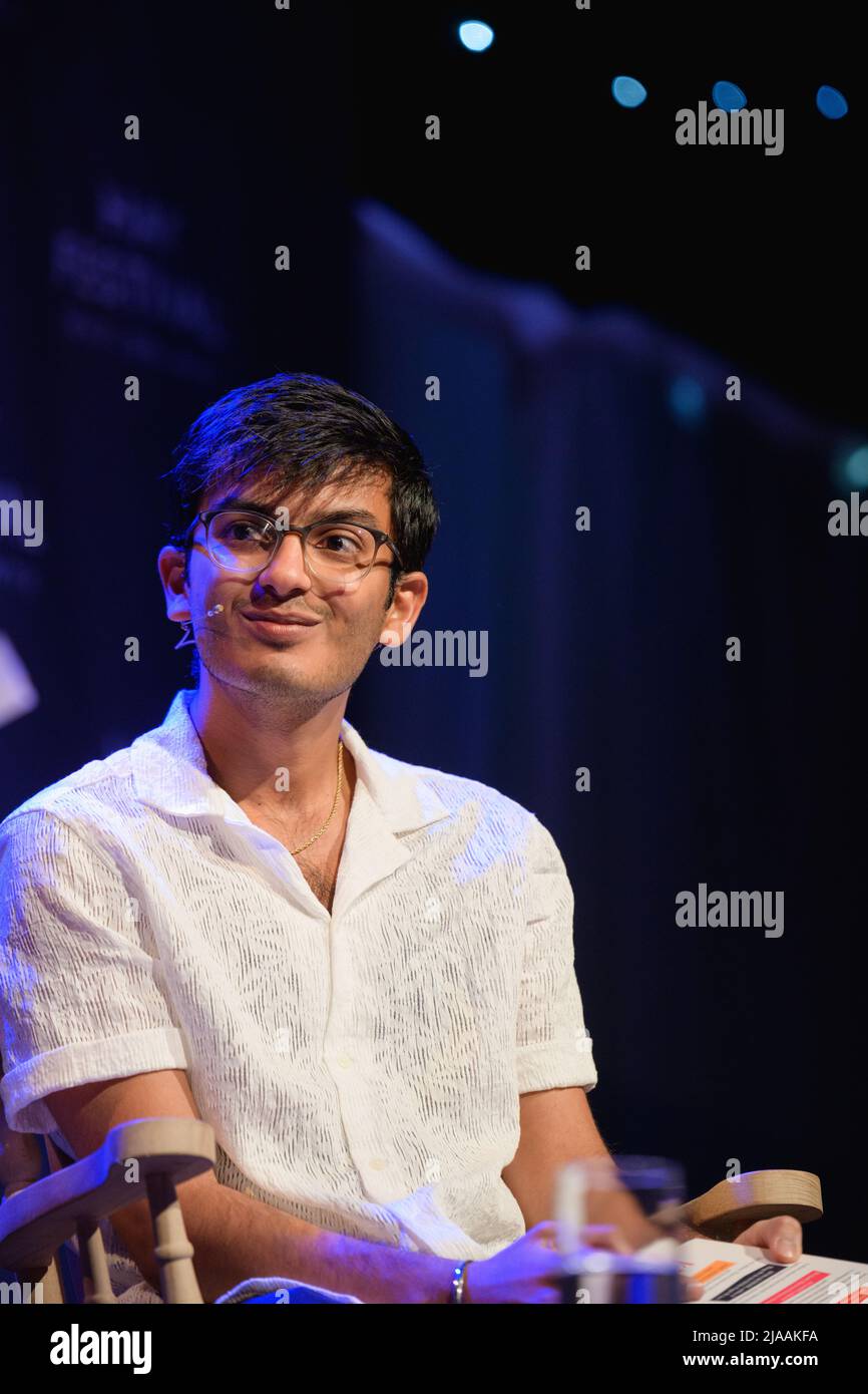 Hay-on-Wye, Wales, UK. 29th May, 2022. Gurnaik Johal talks to Jon ...