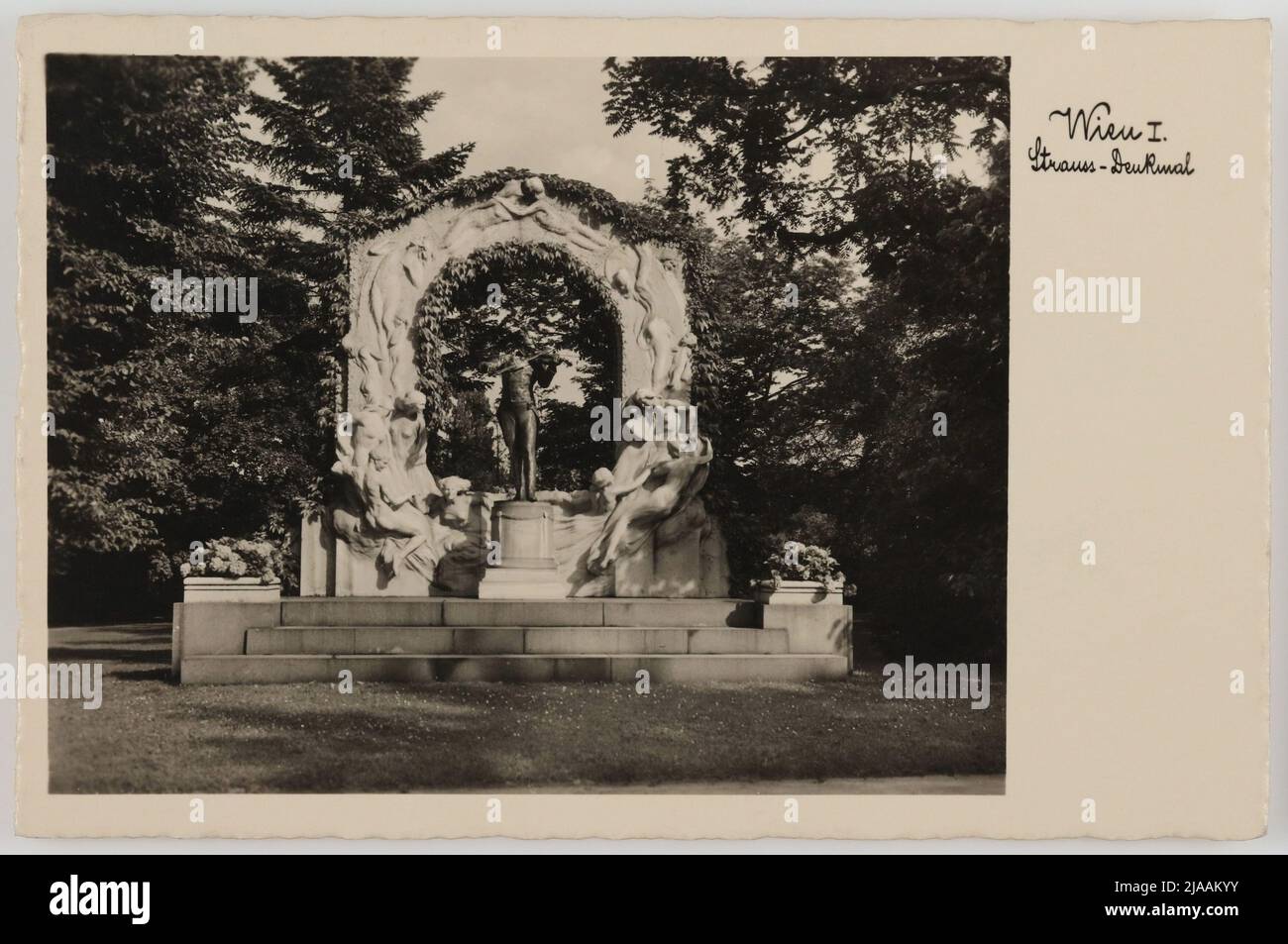 Vienna I. Strauss monument. Paul Ledermann (1882-1946), producer Stock ...