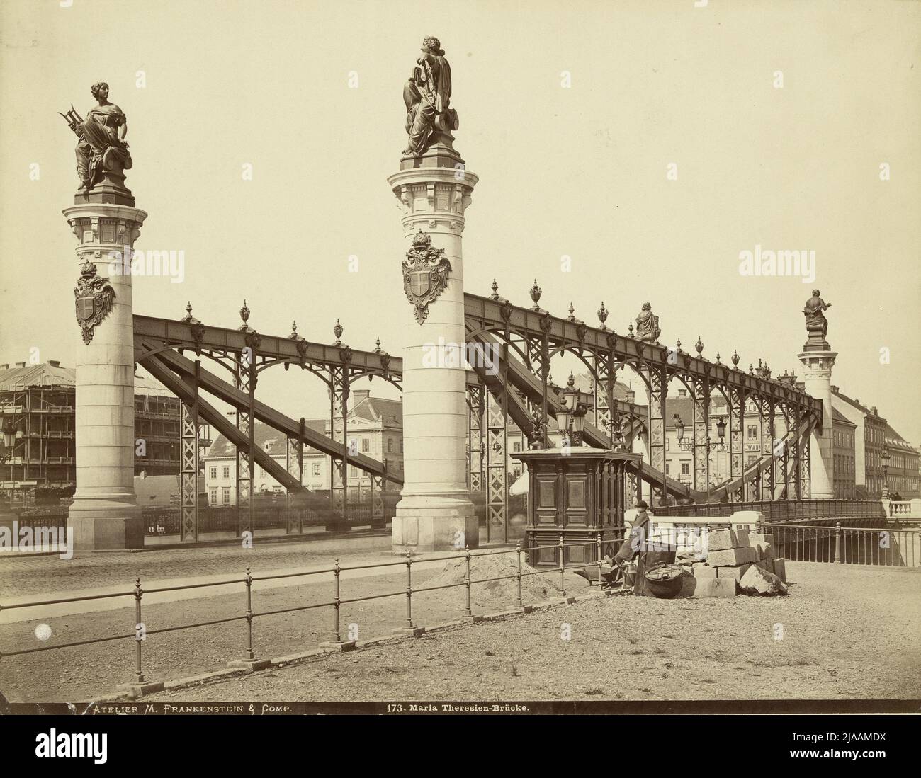 Theresien bridge hi-res stock photography and images - Alamy