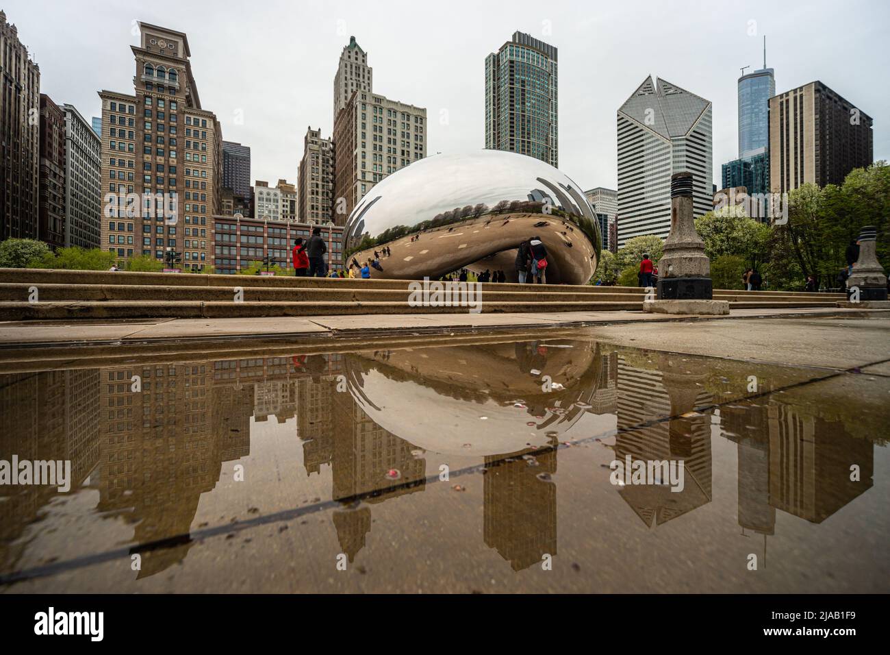 Cloud Gate aka The Bean, sculpture in Millennium Park, Chicago, IL, USA ...