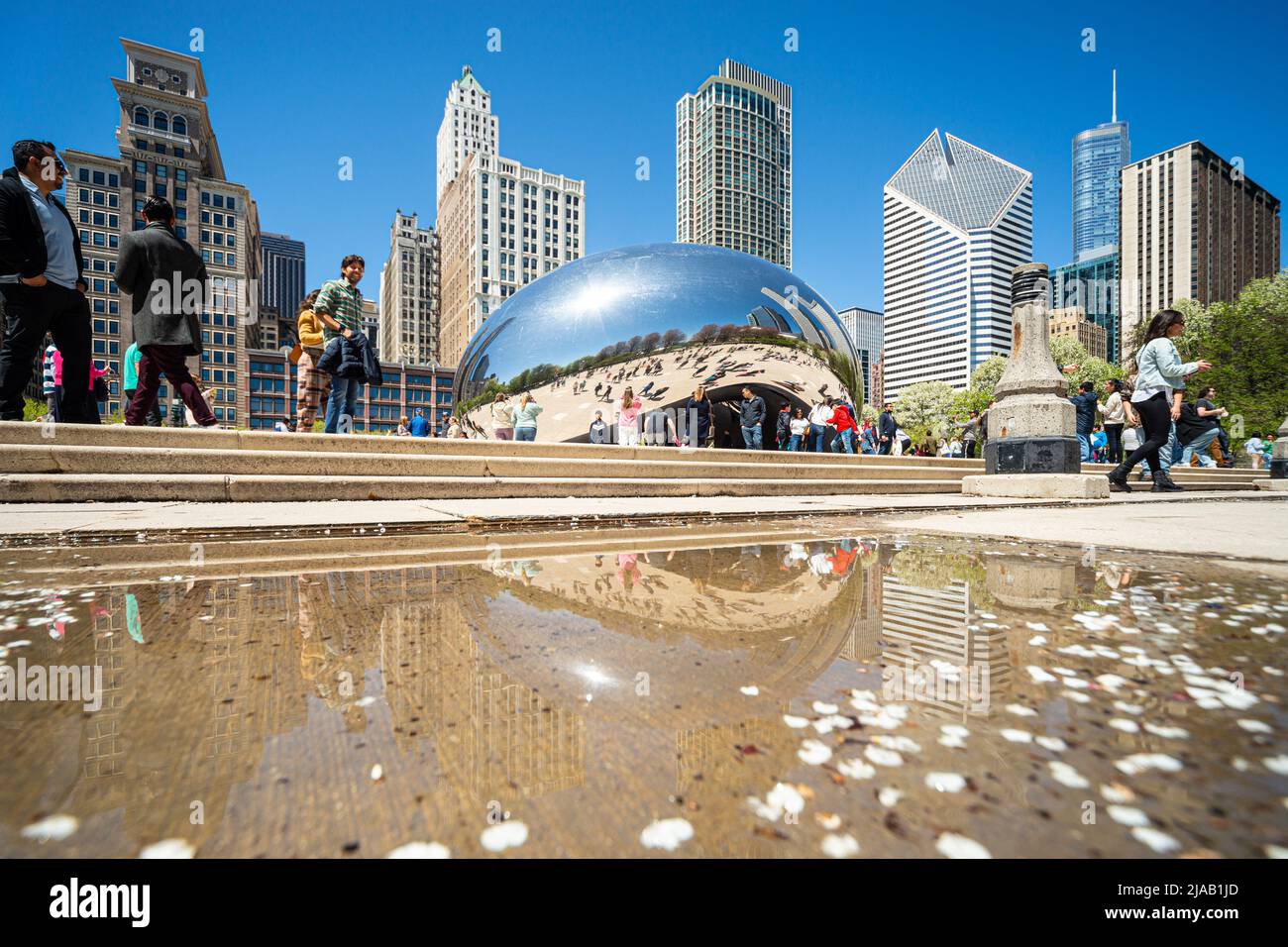Cloud Gate aka The Bean, sculpture in Millennium Park, Chicago, IL, USA ...