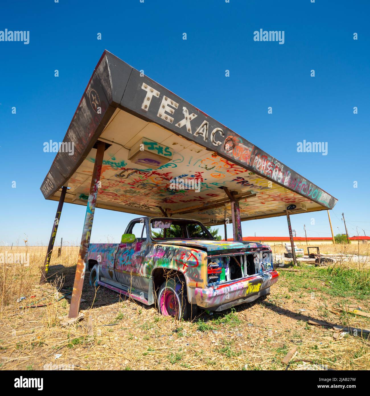 Gas station with canopy hi-res stock photography and images - Alamy