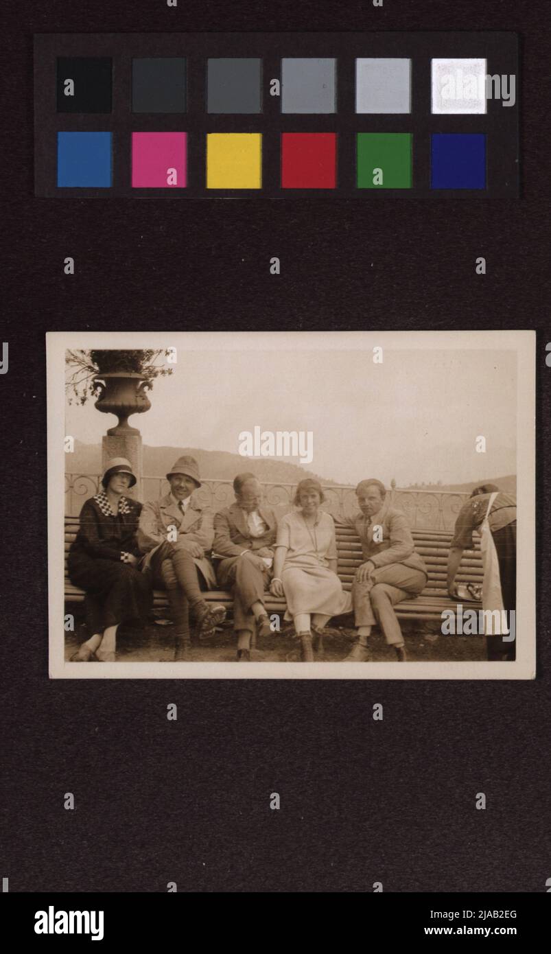 Ernst Krenek mit Alma Moodie, Paul Hindemith u. a.. Unknown ...