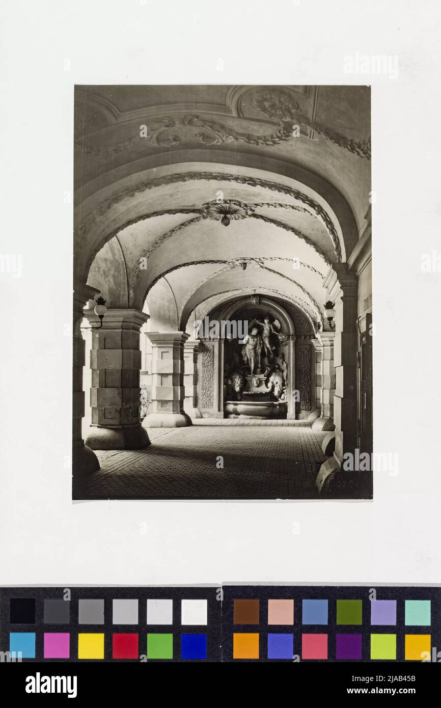 1. A LBFKOW Hitzletrick sets 2 - Lobkkowaais - Entall half of desst ...