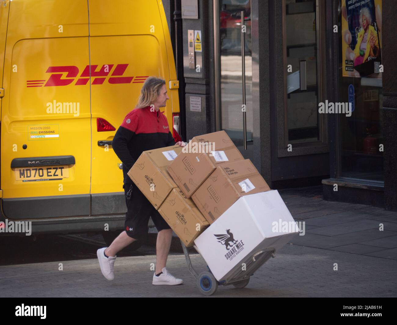 Dynamic Parcel Distribution, DPDgroup, uniformed DPD driver with ...