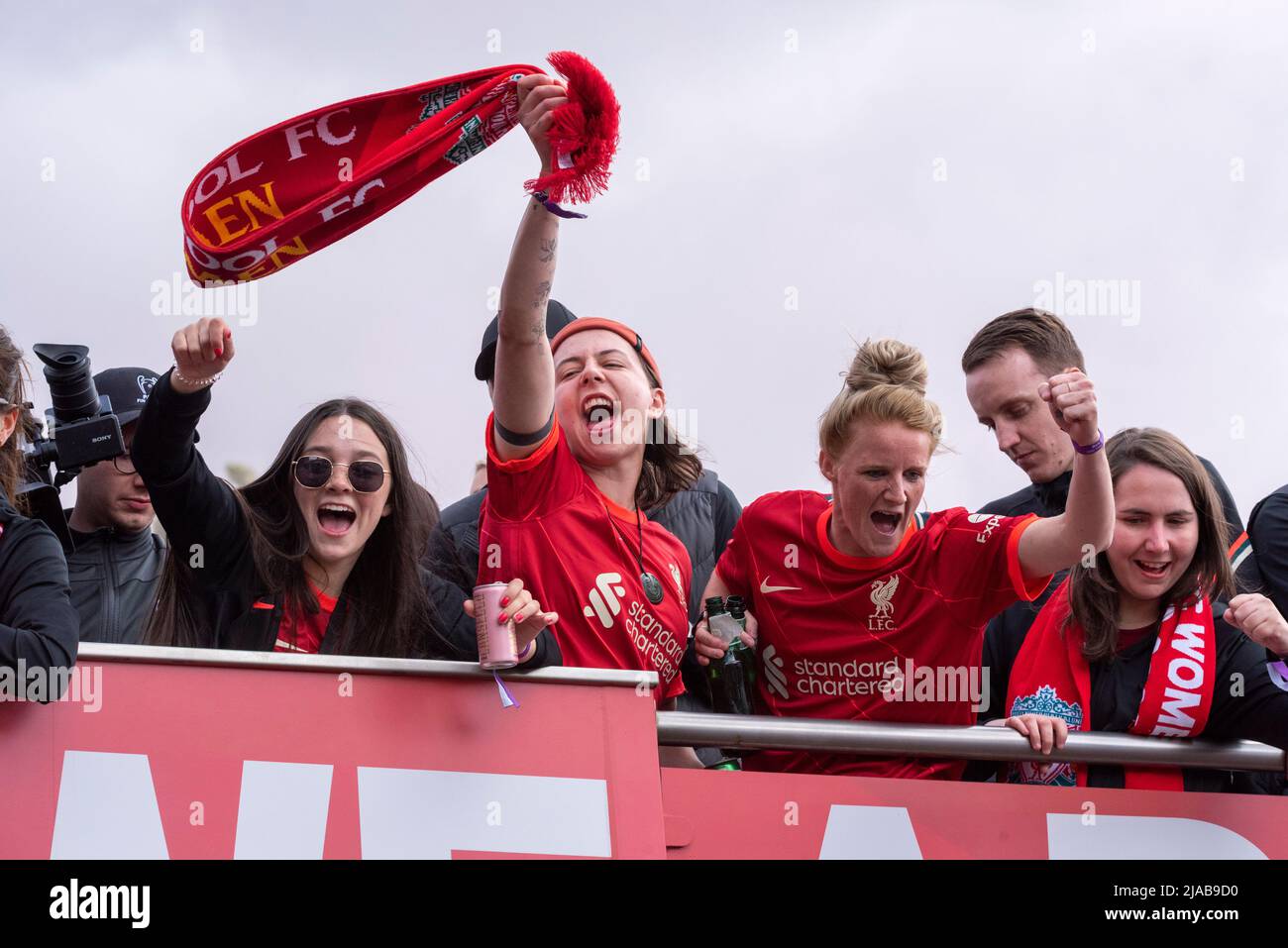 Women's team bus of Liverpool Football Club victory parade through the ...