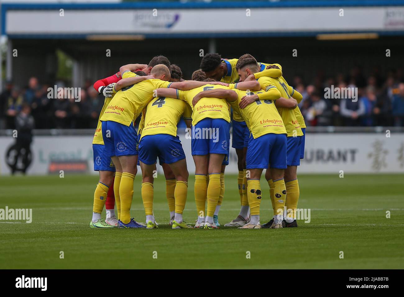 Solihull Moors players form a huddle before kick off Stock Photo - Alamy