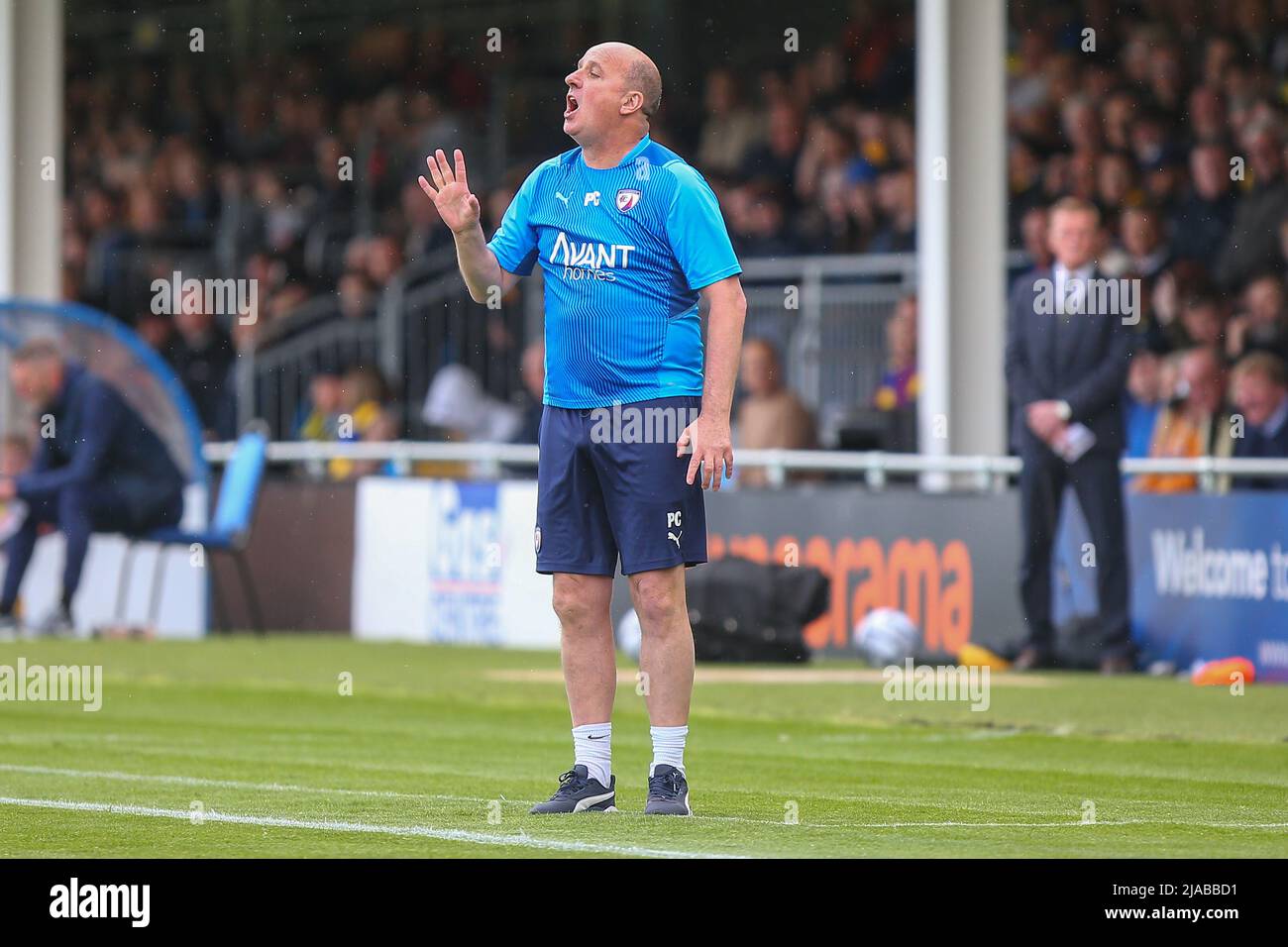 Paul Cook manager of Chesterfield gives his team instructions Stock ...