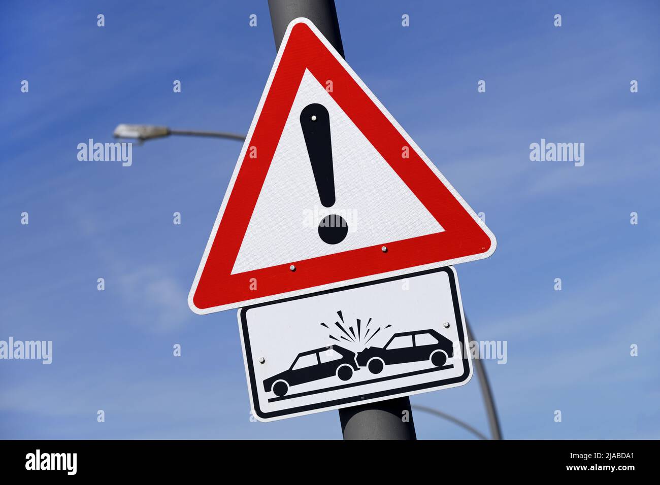 Dreieckiges verkehrszeichen hi-res stock photography and images - Alamy