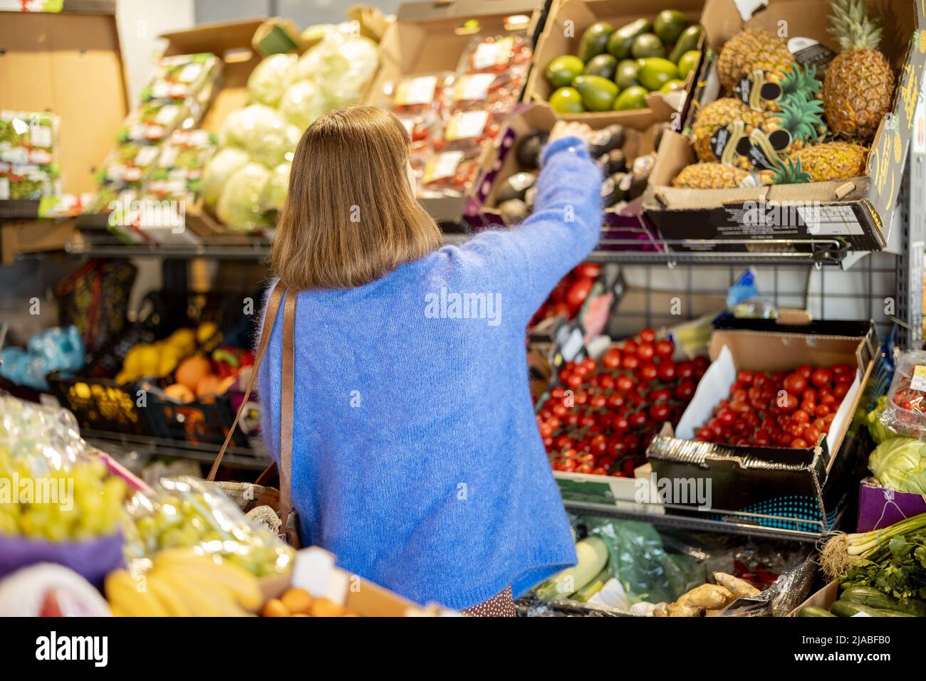 Woman shopping fresh local hi-res stock photography and images - Alamy