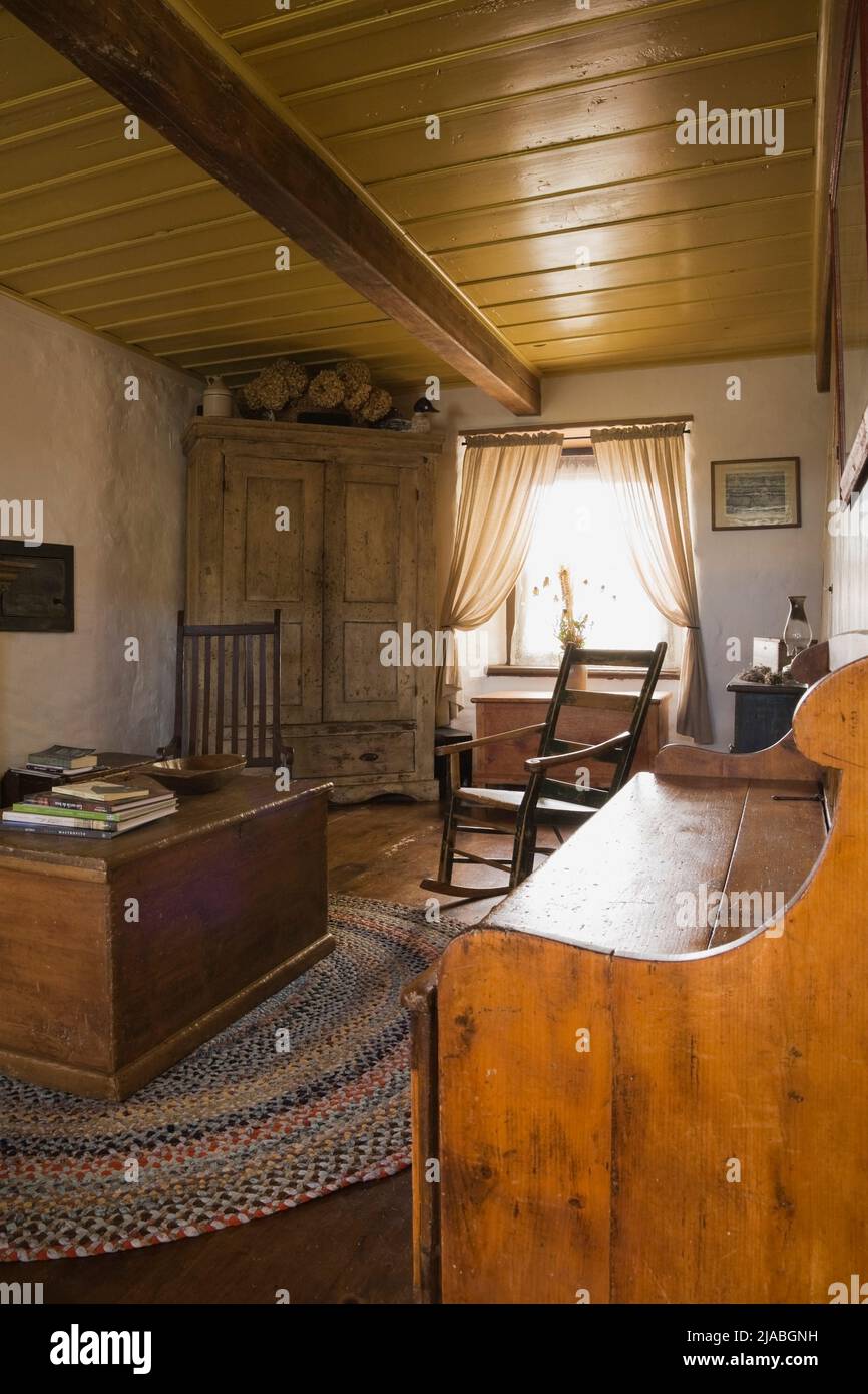 1800s living room hi-res stock photography and images - Alamy