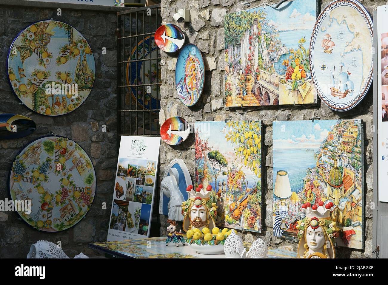 Ravello italy pottery hi-res stock photography and images - Alamy