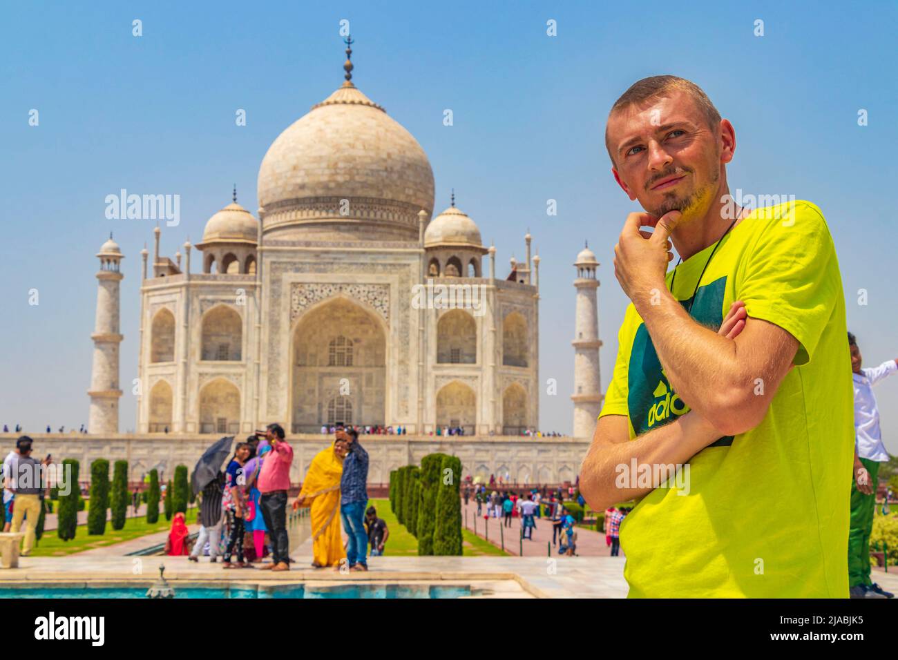 Traveler and tourist poses in front of the famous Taj Mahal in Agra ...
