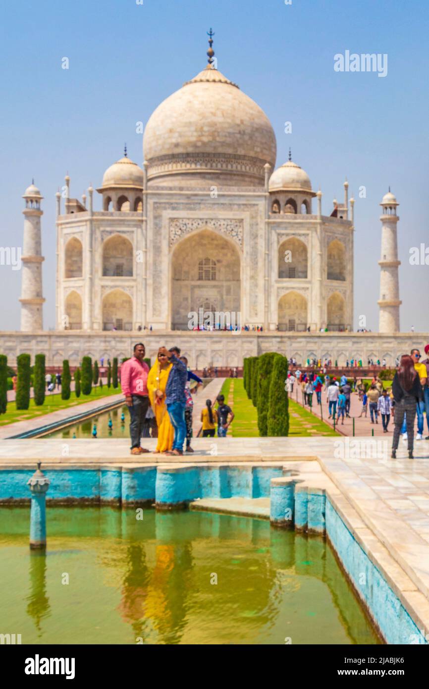 Uttar Pradesh India 10. Mai 2018 Taj Mahal in Agra India Mogul marble mausoleum and panorama of ...
