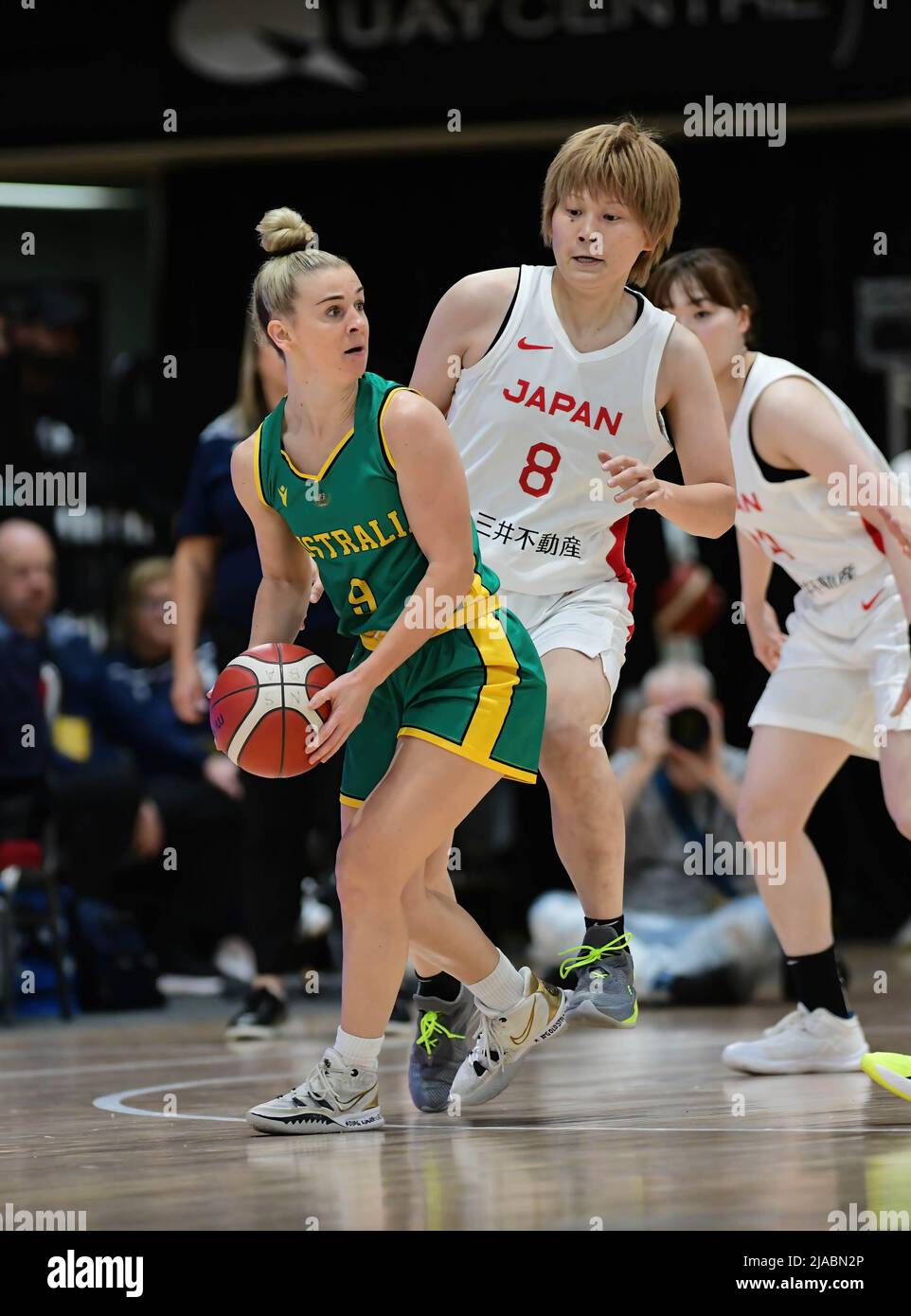 Stephanie Reid (L) of Australian Women's Basketball Team and Maki ...