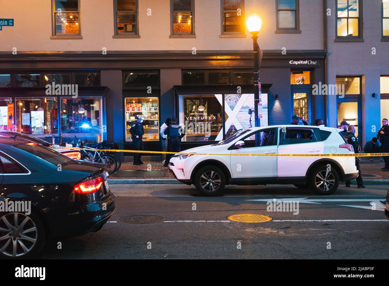 Crime scene street lights hi-res stock photography and images - Alamy