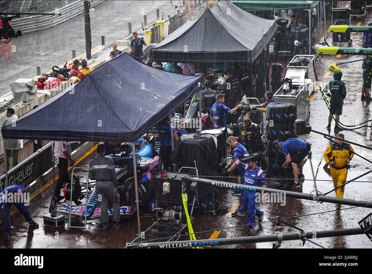 14 ALONSO Fernando (spa), Alpine F1 Team A522, red flag, drapeau during ...