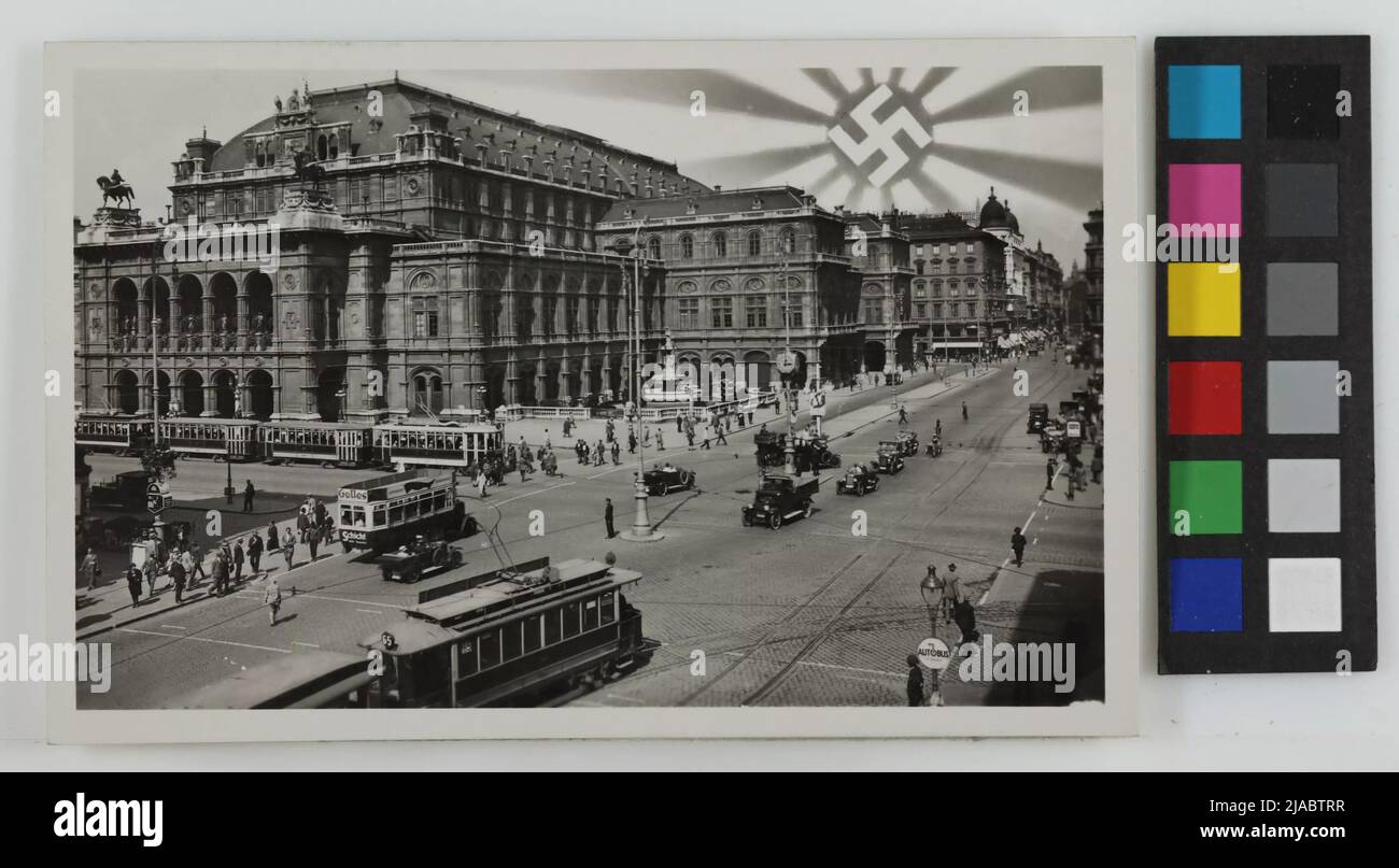Classical state opera house hi-res stock photography and images - Alamy